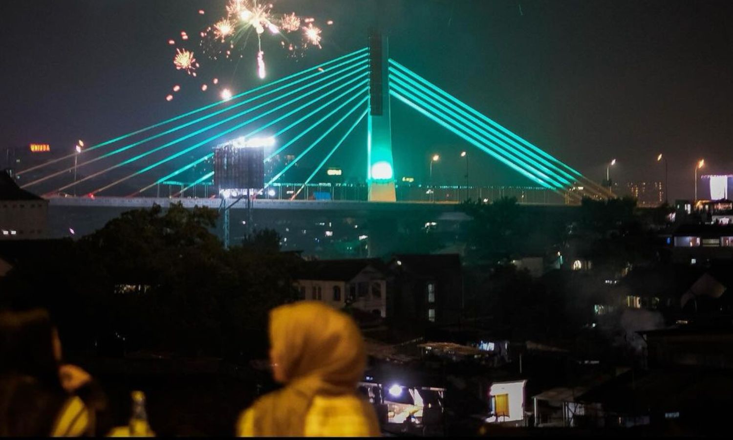 Tempat Nongkrong di Bandung 24 Jam yang Asyik Buat Begadang