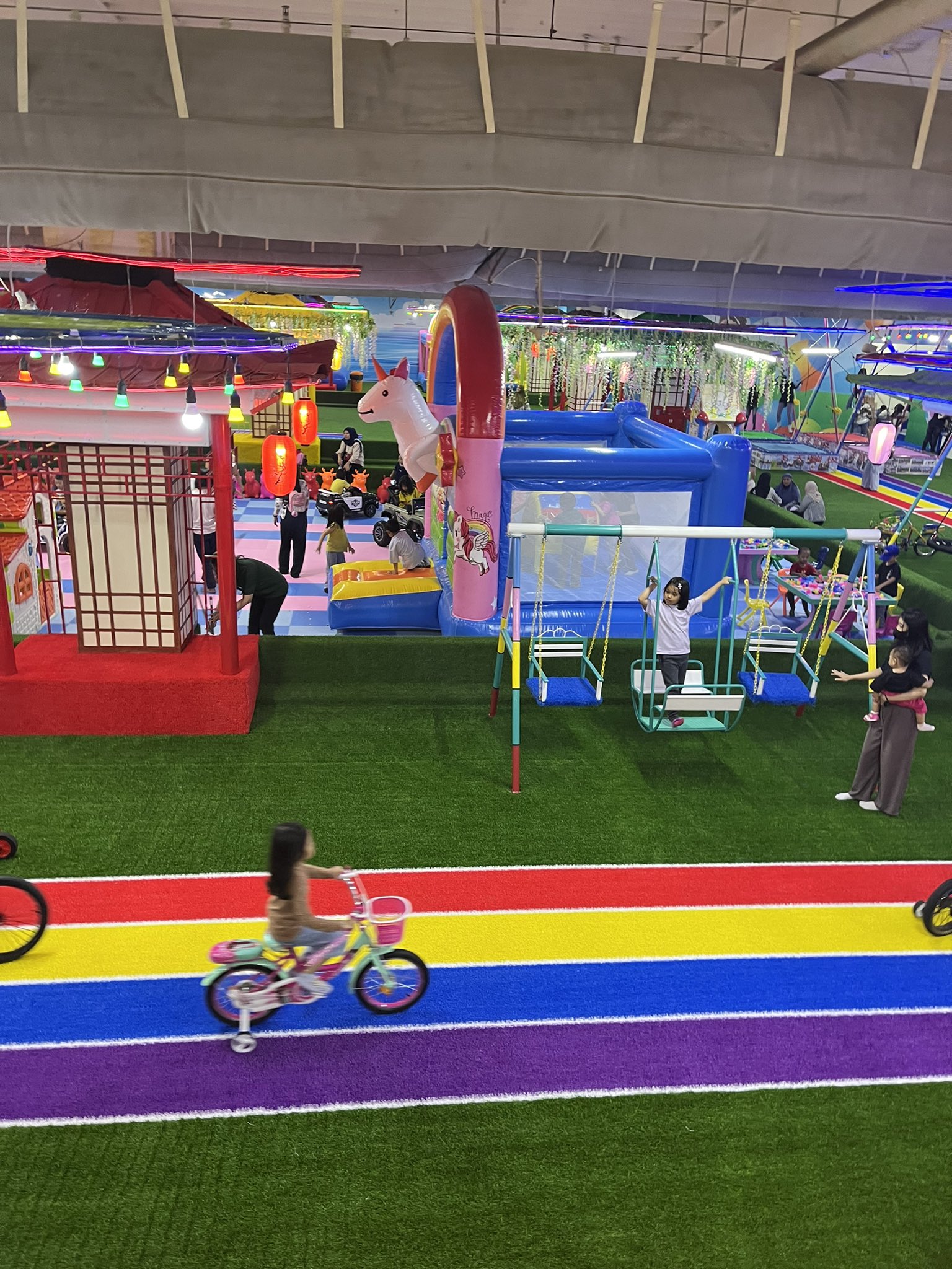 Tempat Makan yang Ada Playground di Bandung Super Asyik